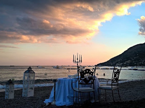 Moorea Beach Club Maiori prezzi ombrellone, lettino e sdraio | Beacharound