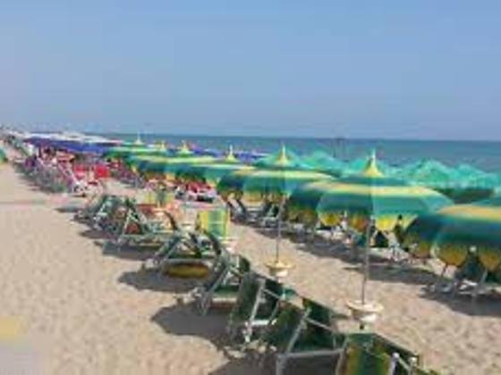 Prenota il tuo ombrellone a Lido Alessandro Maiemi | Beacharound