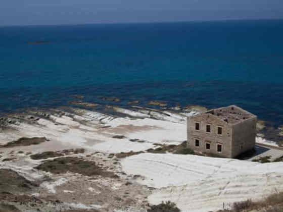 Spiaggia di Punta Bianca Agrigento prezzi ombrellone, lettino e sdraio ...
