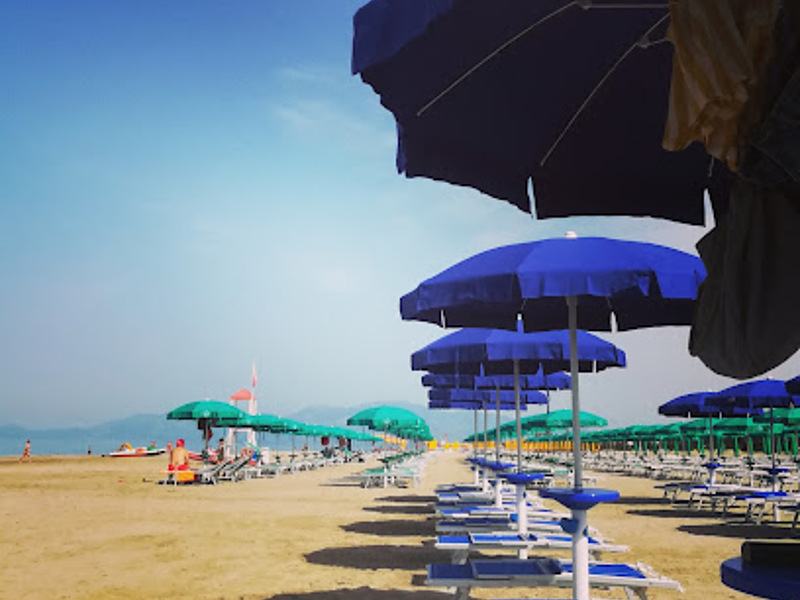 Lido Soleado Beach Mondragone prezzi ombrellone, lettino e sdraio ...