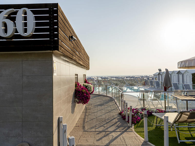 Bagni 60 Giorgio Riccione prezzi ombrellone, lettino e sdraio | Beacharound