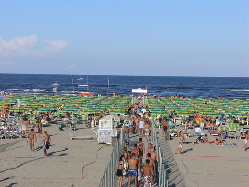 Pineta Beach Comacchio prezzi ombrellone, lettino e sdraio | Beacharound