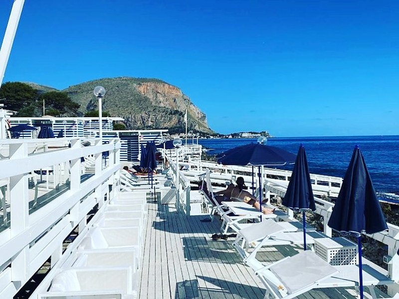 Prenota il tuo ombrellone a Lido Addaura | Beacharound