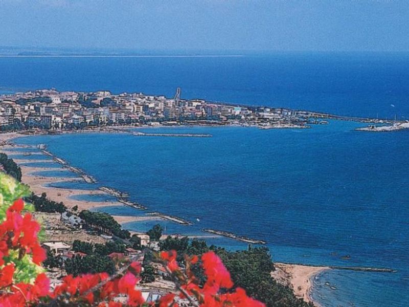 Prenota le spiagge a Crotone | Beacharound