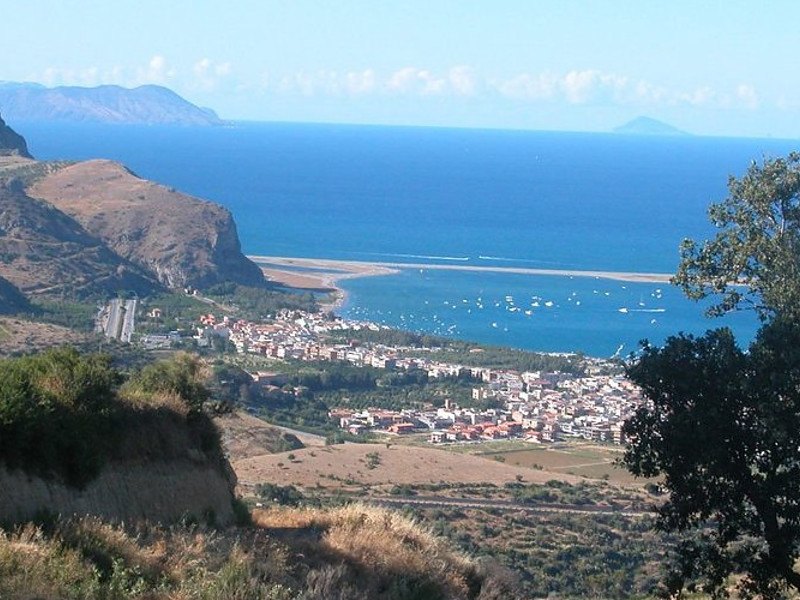 Prenota le spiagge a Falcone | Beacharound
