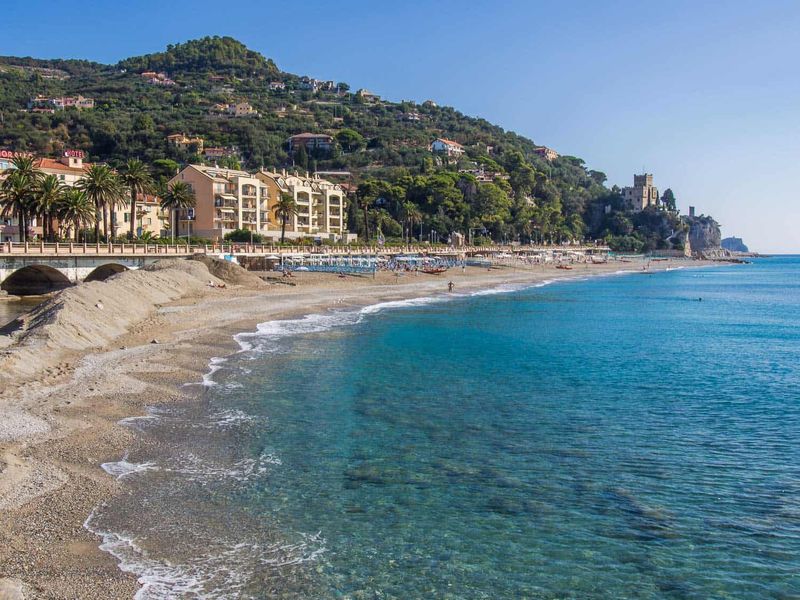Prenota le spiagge a Finale Ligure | Beacharound