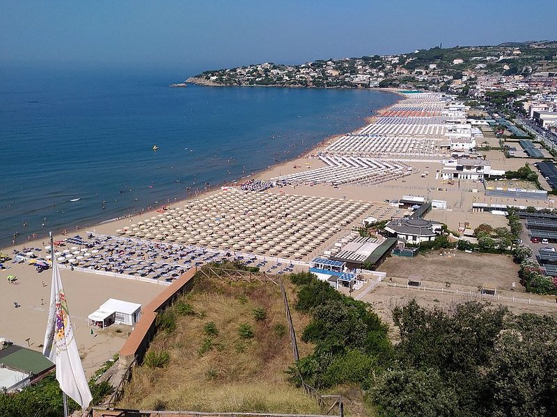 Prenota le spiagge a Serapo | Beacharound