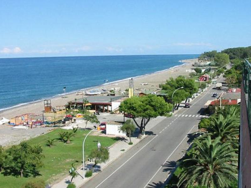 Prenota le spiagge a Momena | Beacharound