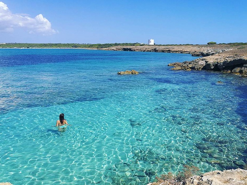 Prenota le spiagge a Baia del Pizzo | Beacharound