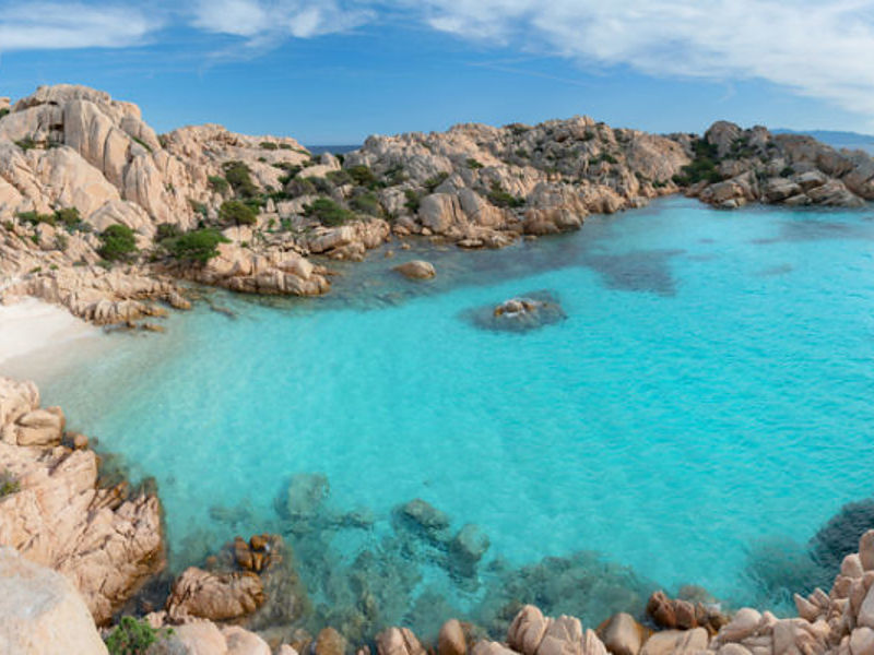 Prenota le spiagge a Isola di Caprera | Beacharound