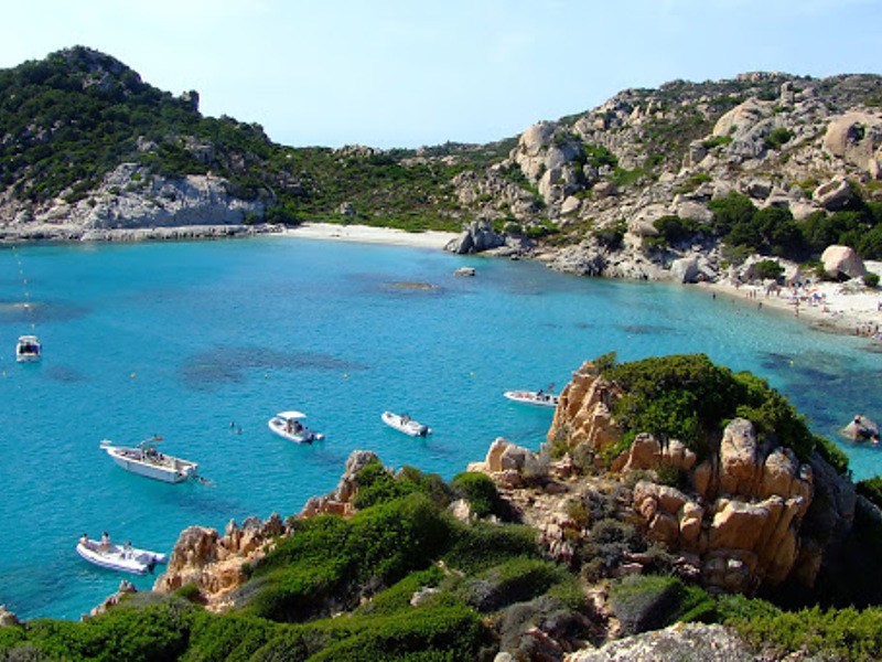 Prenota le spiagge a Isola di Spargi | Beacharound