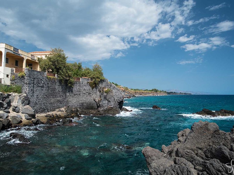 Prenota le spiagge a Pozzillo | Beacharound