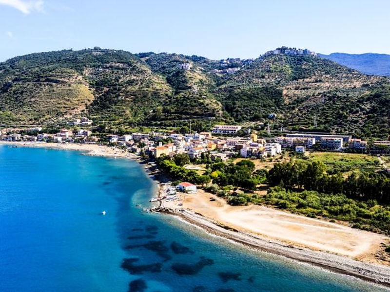 Prenota le spiagge a Marina di Caronia | Beacharound