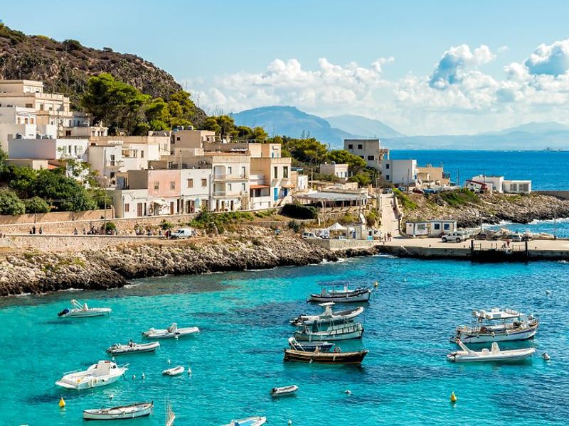 Prenota le spiagge a Isola di Levanzo | Beacharound