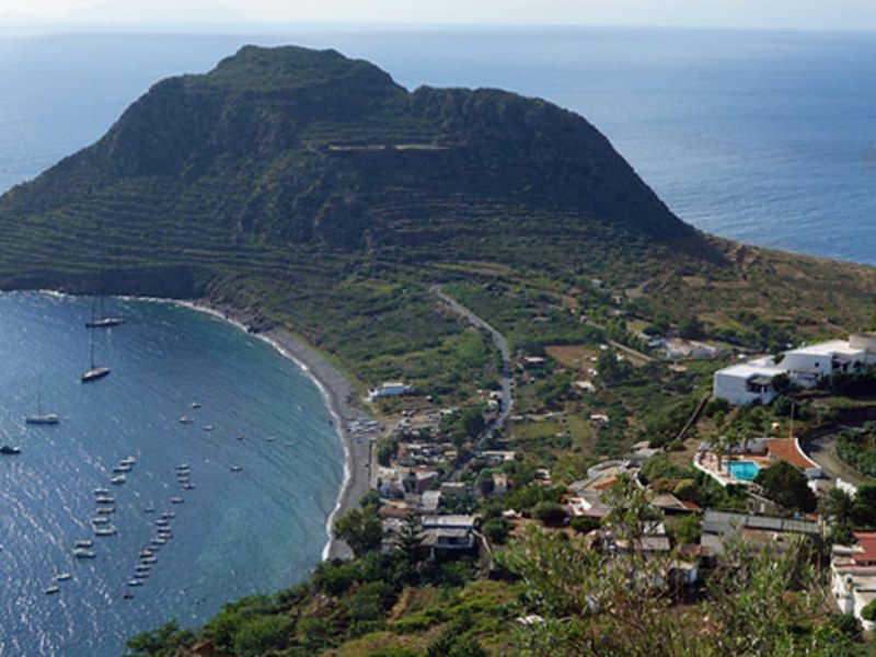 Prenota le spiagge a Isola di Filicudi | Beacharound