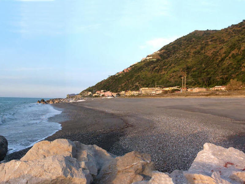 Prenota le spiagge a Piraino Mare | Beacharound